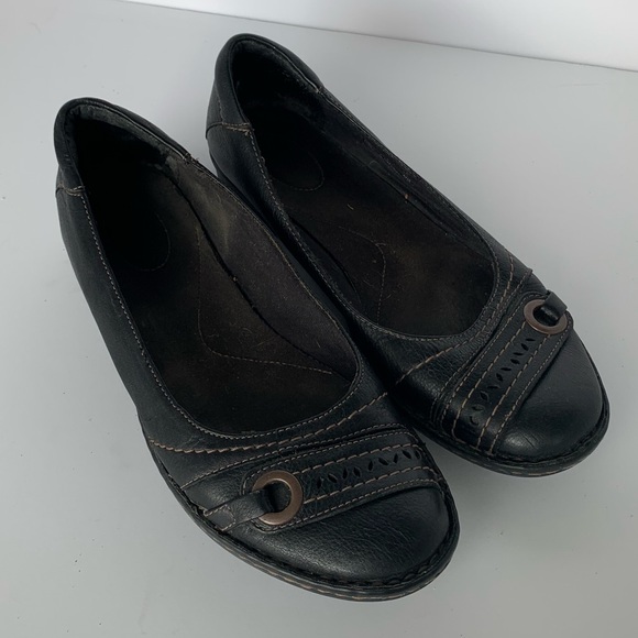 Clarks | Shoes | Clarks Black Flat With Metal Accent Brown Trim | Poshmark